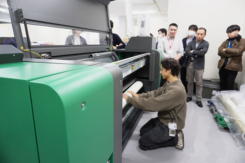 DG DIMENSE製品販売へ 海外子会社向け研修を実施