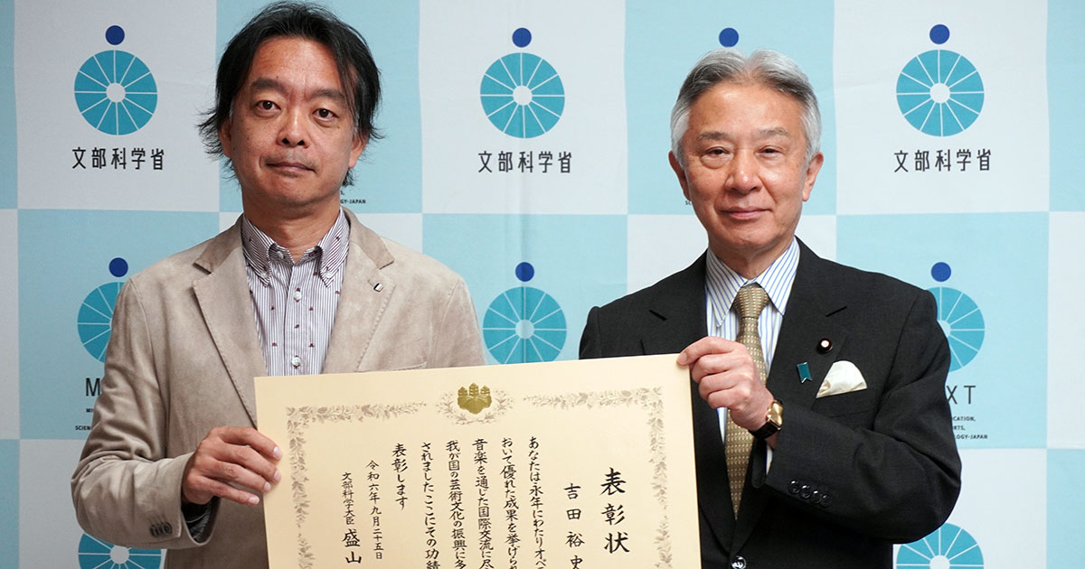 Maestro Hirofumi Yoshida Honored with Award and Visits Roland DG